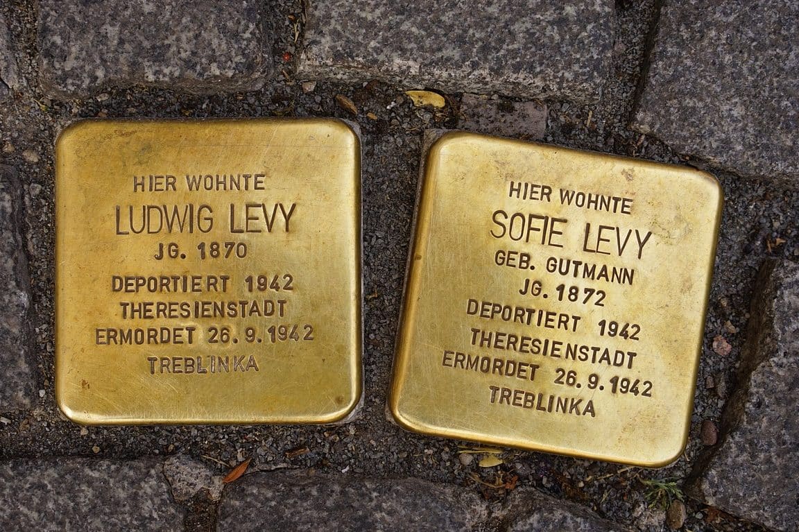 Stolpersteine: Eine Analyse dieser besonderen Form von historischem Denkmal